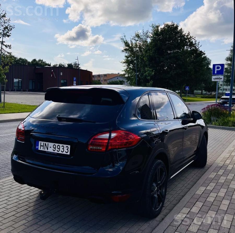 Melns Porsche Cayenne 2012 Rīga, ar dzinēja tilpumu 3.00 L un nobraukumu 296 tūkst. km par 18700 €, foto 5 vietnē AUTOMOTO.COM.LV