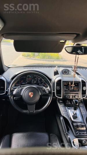 Melns Porsche Cayenne 2012 Rīga, ar dzinēja tilpumu 3.00 L un nobraukumu 296 tūkst. km par 18700 €, foto 8 vietnē AUTOMOTO.COM.LV