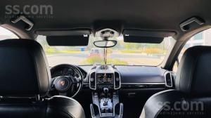 Melns Porsche Cayenne 2012 Rīga, ar dzinēja tilpumu 3.00 L un nobraukumu 296 tūkst. km par 18700 €, foto 9 vietnē AUTOMOTO.COM.LV