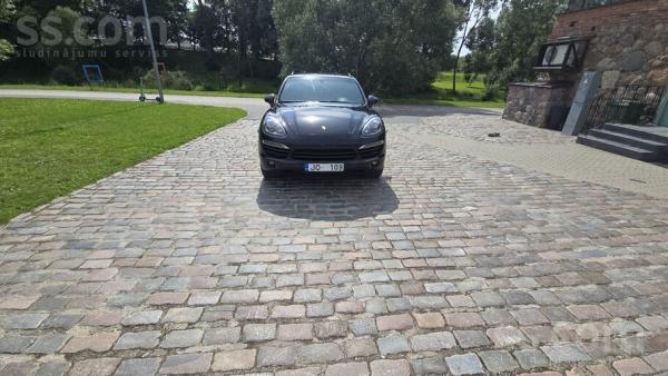 Black Porsche Cayenne 2012 in Rezekne, with an engine capacity of 3.00 L and mileage of 272 thousand km for 17500 €, photo 3 on AUTOMOTO.COM.LV