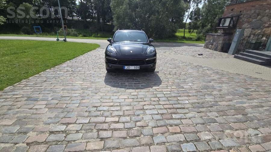 Melns Porsche Cayenne 2012 Rēzekne, ar dzinēja tilpumu 3.00 L un nobraukumu 272 tūkst. km par 17500 €, foto 4 vietnē AUTOMOTO.COM.LV