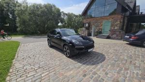 Melns Porsche Cayenne 2012 Rēzekne, ar dzinēja tilpumu 3.00 L un nobraukumu 272 tūkst. km par 17500 €, foto 5 vietnē AUTOMOTO.COM.LV