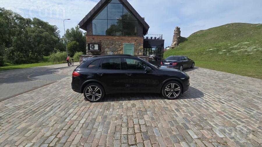 Melns Porsche Cayenne 2012 Rēzekne, ar dzinēja tilpumu 3.00 L un nobraukumu 272 tūkst. km par 17500 €, foto 6 vietnē AUTOMOTO.COM.LV