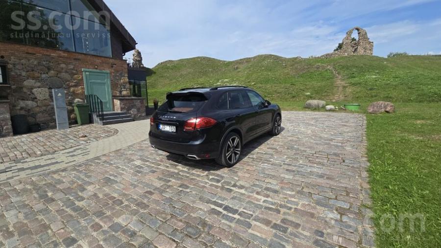 Melns Porsche Cayenne 2012 Rēzekne, ar dzinēja tilpumu 3.00 L un nobraukumu 272 tūkst. km par 17500 €, foto 7 vietnē AUTOMOTO.COM.LV