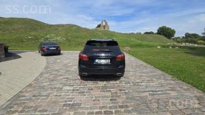 Melns Porsche Cayenne 2012 Rēzekne, ar dzinēja tilpumu 3.00 L un nobraukumu 272 tūkst. km par 17500 €, foto 8 vietnē AUTOMOTO.COM.LV