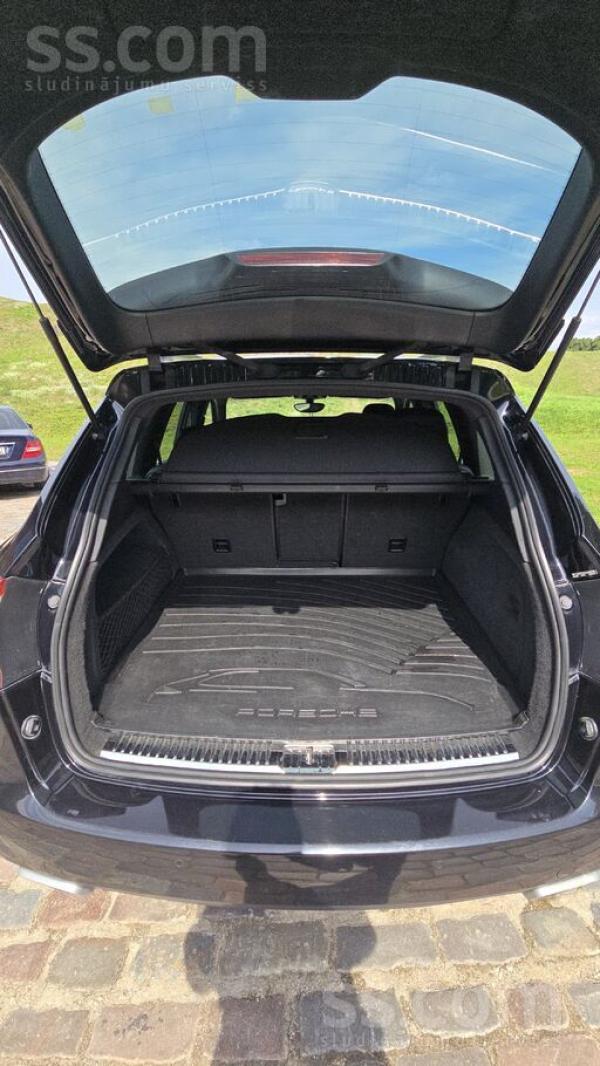 Black Porsche Cayenne 2012 in Rezekne, with an engine capacity of 3.00 L and mileage of 272 thousand km for 17500 €, photo 8 on AUTOMOTO.COM.LV
