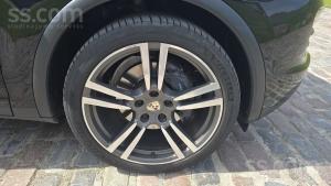Melns Porsche Cayenne 2012 Rēzekne, ar dzinēja tilpumu 3.00 L un nobraukumu 272 tūkst. km par 17500 €, foto 10 vietnē AUTOMOTO.COM.LV