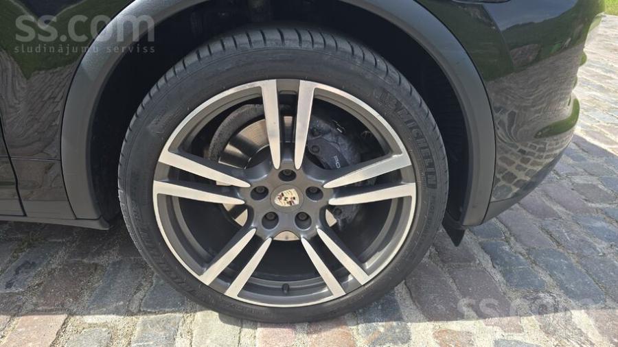 Melns Porsche Cayenne 2012 Rēzekne, ar dzinēja tilpumu 3.00 L un nobraukumu 272 tūkst. km par 17500 €, foto 10 vietnē AUTOMOTO.COM.LV