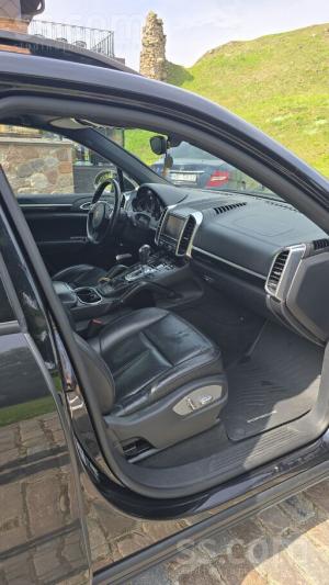 Melns Porsche Cayenne 2012 Rēzekne, ar dzinēja tilpumu 3.00 L un nobraukumu 272 tūkst. km par 17500 €, foto 11 vietnē AUTOMOTO.COM.LV