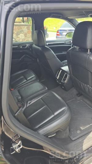 Melns Porsche Cayenne 2012 Rēzekne, ar dzinēja tilpumu 3.00 L un nobraukumu 272 tūkst. km par 17500 €, foto 13 vietnē AUTOMOTO.COM.LV