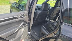 Melns Porsche Cayenne 2012 Rēzekne, ar dzinēja tilpumu 3.00 L un nobraukumu 272 tūkst. km par 17500 €, foto 14 vietnē AUTOMOTO.COM.LV