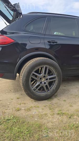 Melns Porsche Cayenne 2012 Rēzekne, ar dzinēja tilpumu 3.00 L un nobraukumu 272 tūkst. km par 17500 €, foto 21 vietnē AUTOMOTO.COM.LV