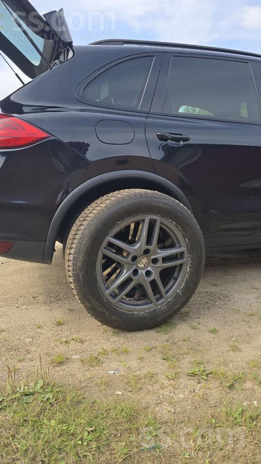 Melns Porsche Cayenne 2012 Rēzekne, ar dzinēja tilpumu 3.00 L un nobraukumu 272 tūkst. km par 17500 €, foto 21 vietnē AUTOMOTO.COM.LV