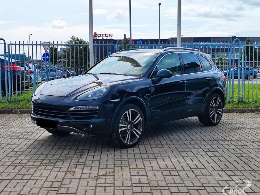 Black Porsche Cayenne 2012 in Klaipeda, with an engine capacity of 2.97 L and mileage of 272 thousand km for 13000 €, photo 1 on AUTOMOTO.COM.LV