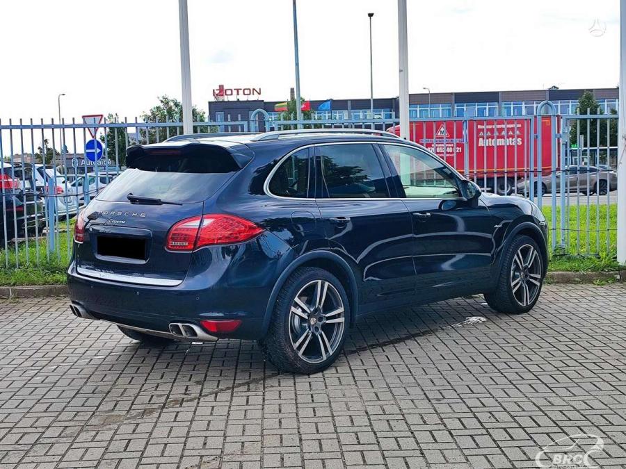 Black Porsche Cayenne 2012 in Klaipeda, with an engine capacity of 2.97 L and mileage of 272 thousand km for 13000 €, photo 4 on AUTOMOTO.COM.LV