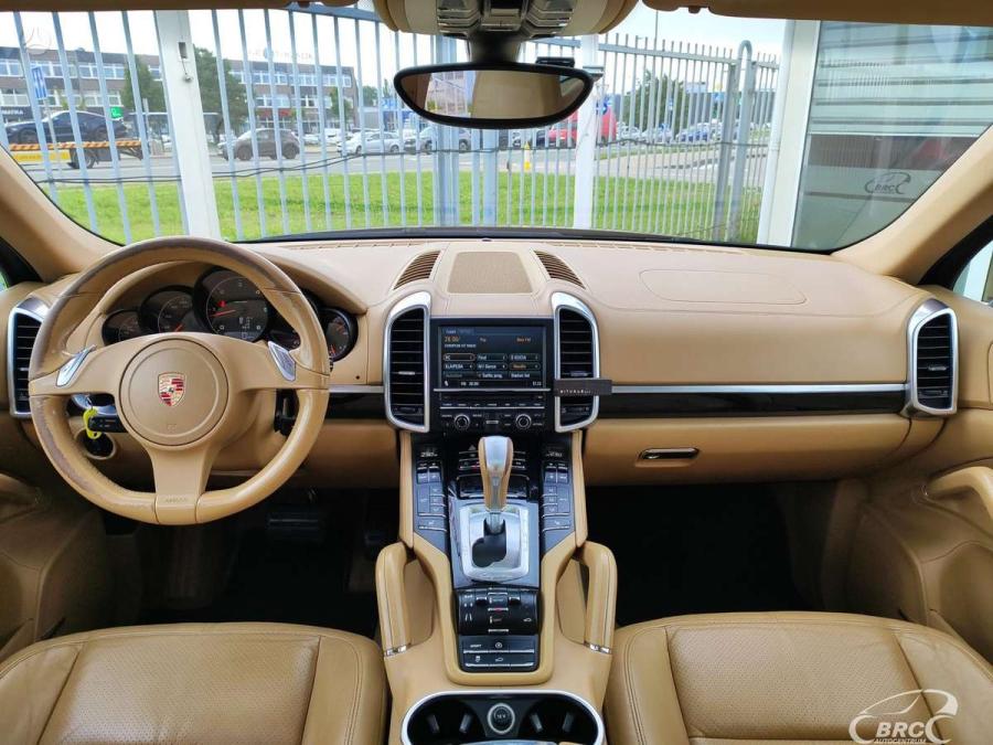 Black Porsche Cayenne 2012 in Klaipeda, with an engine capacity of 2.97 L and mileage of 272 thousand km for 13000 €, photo 5 on AUTOMOTO.COM.LV
