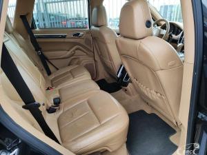 Black Porsche Cayenne 2012 in Klaipeda, with an engine capacity of 2.97 L and mileage of 272 thousand km for 13000 €, photo 12 on AUTOMOTO.COM.LV