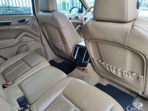 Black Porsche Cayenne 2012 in Klaipeda, with an engine capacity of 2.97 L and mileage of 272 thousand km for 13000 €, photo 13 on AUTOMOTO.COM.LV