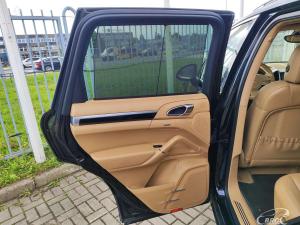 Black Porsche Cayenne 2012 in Klaipeda, with an engine capacity of 2.97 L and mileage of 272 thousand km for 13000 €, photo 15 on AUTOMOTO.COM.LV