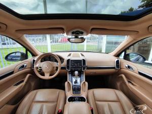 Black Porsche Cayenne 2012 in Klaipeda, with an engine capacity of 2.97 L and mileage of 272 thousand km for 13000 €, photo 18 on AUTOMOTO.COM.LV