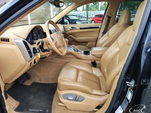 Black Porsche Cayenne 2012 in Klaipeda, with an engine capacity of 2.97 L and mileage of 272 thousand km for 13000 €, photo 20 on AUTOMOTO.COM.LV