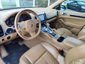 Black Porsche Cayenne 2012 in Klaipeda, with an engine capacity of 2.97 L and mileage of 272 thousand km for 13000 €, photo 21 on AUTOMOTO.COM.LV
