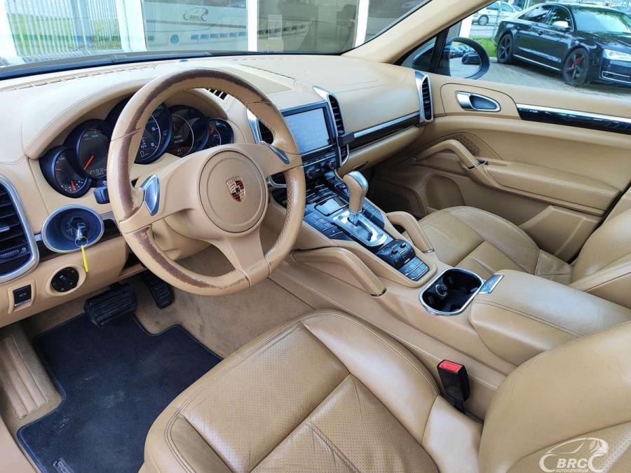 Black Porsche Cayenne 2012 in Klaipeda, with an engine capacity of 2.97 L and mileage of 272 thousand km for 13000 €, photo 21 on AUTOMOTO.COM.LV