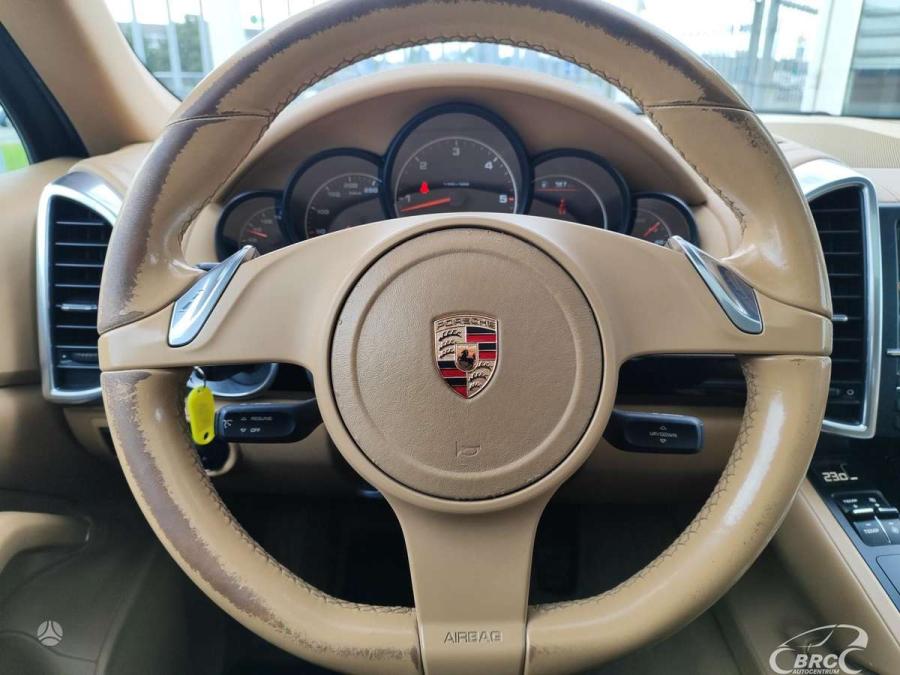 Black Porsche Cayenne 2012 in Klaipeda, with an engine capacity of 2.97 L and mileage of 272 thousand km for 13000 €, photo 22 on AUTOMOTO.COM.LV