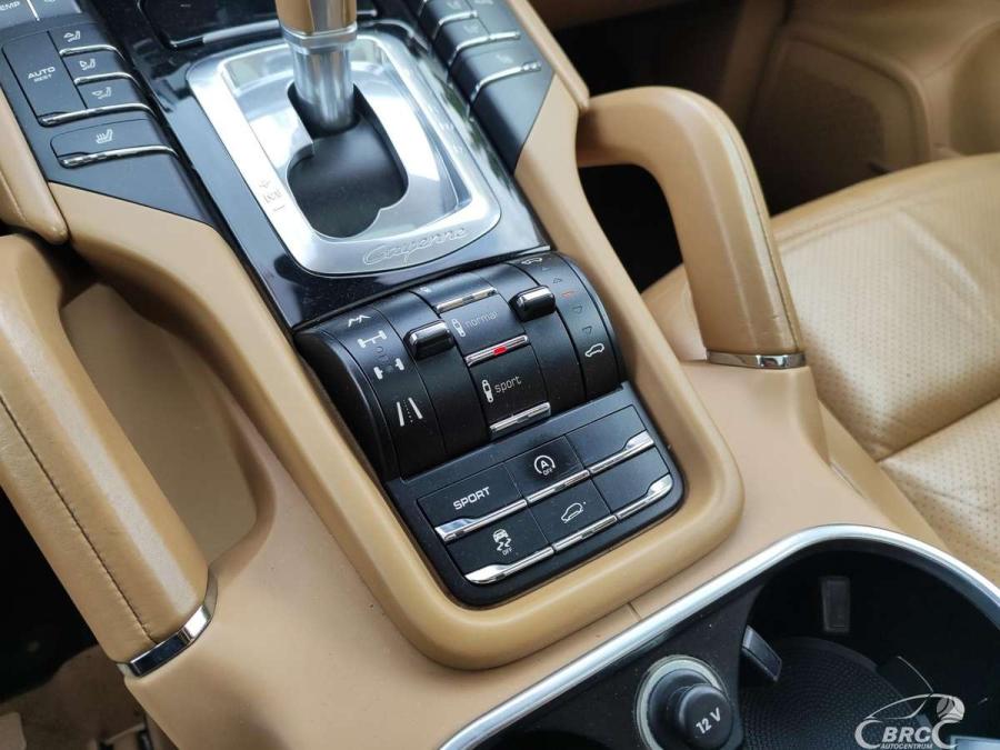 Black Porsche Cayenne 2012 in Klaipeda, with an engine capacity of 2.97 L and mileage of 272 thousand km for 13000 €, photo 30 on AUTOMOTO.COM.LV
