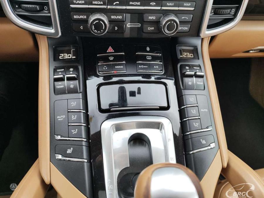 Black Porsche Cayenne 2012 in Klaipeda, with an engine capacity of 2.97 L and mileage of 272 thousand km for 13000 €, photo 32 on AUTOMOTO.COM.LV