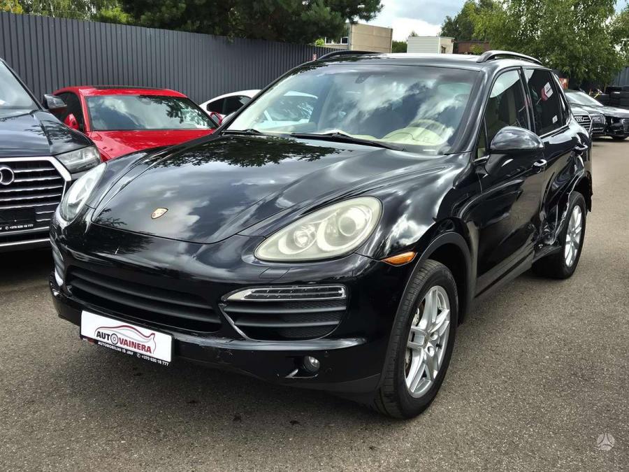Black Porsche Cayenne 2012 in Vilnius, with an engine capacity of 4.81 L and mileage of 311 thousand km for 7450 €, photo 4 on AUTOMOTO.COM.LV