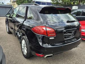 Black Porsche Cayenne 2012 in Vilnius, with an engine capacity of 4.81 L and mileage of 311 thousand km for 7450 €, photo 5 on AUTOMOTO.COM.LV