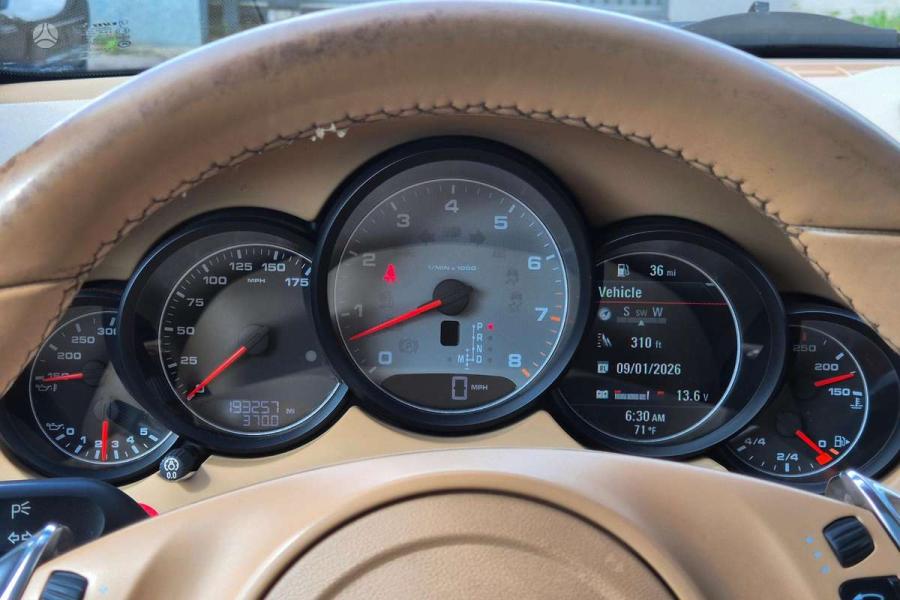 Black Porsche Cayenne 2012 in Vilnius, with an engine capacity of 4.81 L and mileage of 311 thousand km for 7450 €, photo 9 on AUTOMOTO.COM.LV