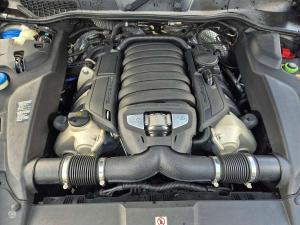 Black Porsche Cayenne 2012 in Vilnius, with an engine capacity of 4.81 L and mileage of 311 thousand km for 7450 €, photo 27 on AUTOMOTO.COM.LV