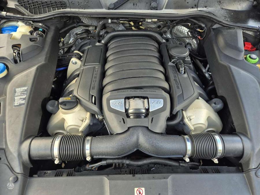 Black Porsche Cayenne 2012 in Vilnius, with an engine capacity of 4.81 L and mileage of 311 thousand km for 7450 €, photo 27 on AUTOMOTO.COM.LV