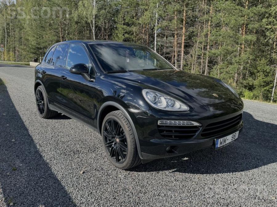 Melns Porsche Cayenne 2012 Aizkraukle, ar dzinēja tilpumu 3.00 L un nobraukumu 240 tūkst. km par 18500 €, foto 3 vietnē AUTOMOTO.COM.LV