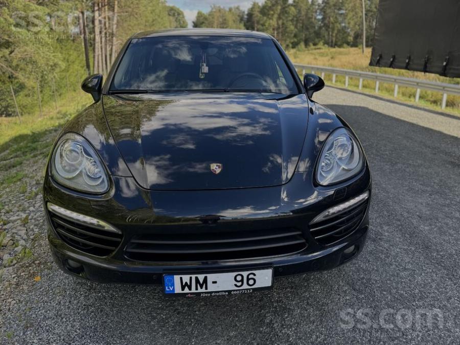 Melns Porsche Cayenne 2012 Aizkraukle, ar dzinēja tilpumu 3.00 L un nobraukumu 240 tūkst. km par 18500 €, foto 4 vietnē AUTOMOTO.COM.LV