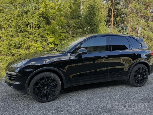 Black Porsche Cayenne 2012 in Aizkraukle, with an engine capacity of 3.00 L and mileage of 240 thousand km for 18500 €, photo 5 on AUTOMOTO.COM.LV