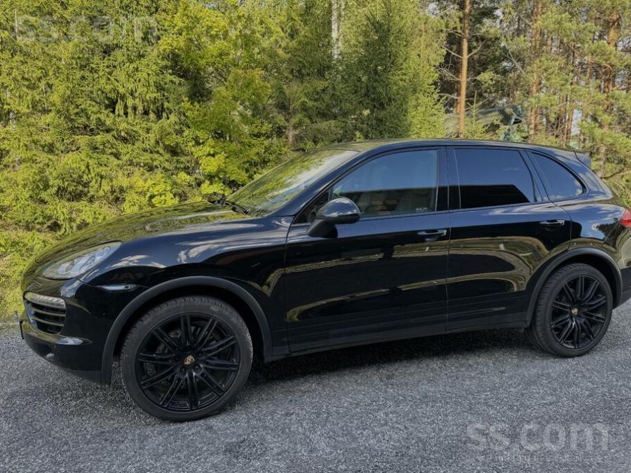 Melns Porsche Cayenne 2012 Aizkraukle, ar dzinēja tilpumu 3.00 L un nobraukumu 240 tūkst. km par 18500 €, foto 5 vietnē AUTOMOTO.COM.LV