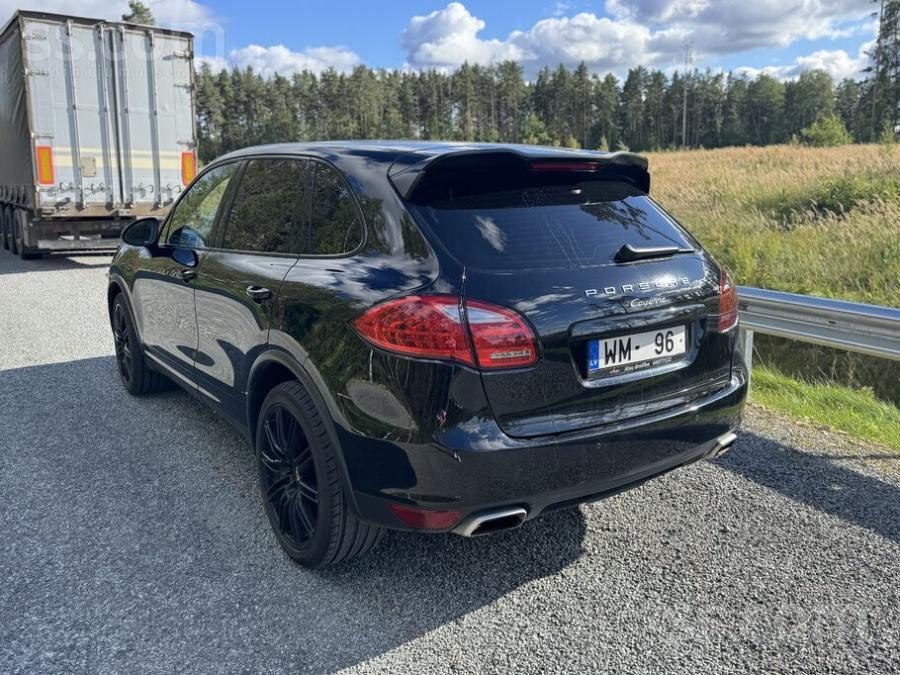 Melns Porsche Cayenne 2012 Aizkraukle, ar dzinēja tilpumu 3.00 L un nobraukumu 240 tūkst. km par 18500 €, foto 6 vietnē AUTOMOTO.COM.LV