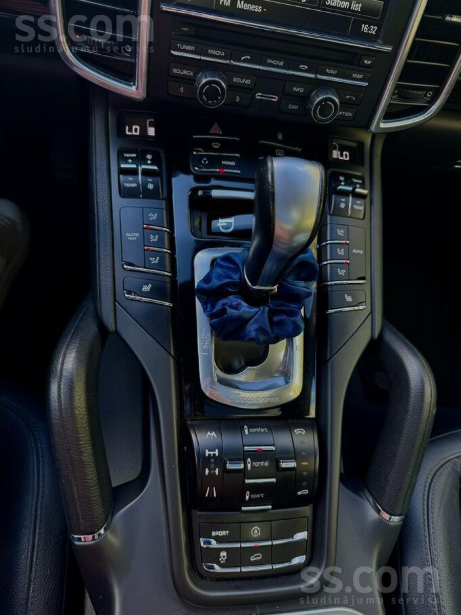 Melns Porsche Cayenne 2012 Aizkraukle, ar dzinēja tilpumu 3.00 L un nobraukumu 240 tūkst. km par 18500 €, foto 9 vietnē AUTOMOTO.COM.LV