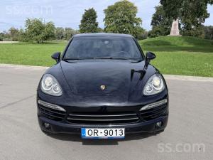 Black Porsche Cayenne 2012 in Riga, with an engine capacity of 3.00 L and mileage of 0 thousand km for 13750 €, photo 3 on AUTOMOTO.COM.LV
