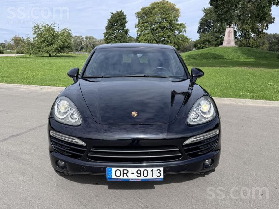 Black Porsche Cayenne 2012 in Riga, with an engine capacity of 3.00 L and mileage of 0 thousand km for 13750 €, photo 3 on AUTOMOTO.COM.LV