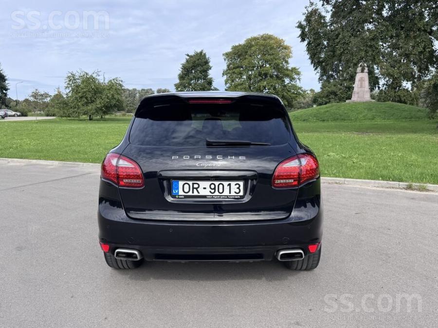Black Porsche Cayenne 2012 in Riga, with an engine capacity of 3.00 L and mileage of 0 thousand km for 13750 €, photo 6 on AUTOMOTO.COM.LV