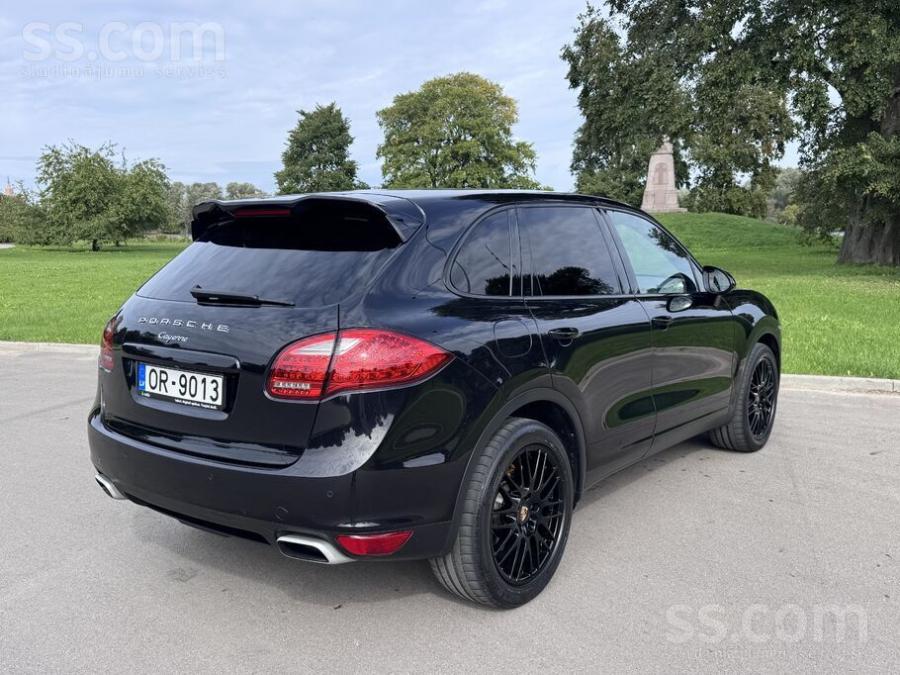 Black Porsche Cayenne 2012 in Riga, with an engine capacity of 3.00 L and mileage of 0 thousand km for 13750 €, photo 7 on AUTOMOTO.COM.LV