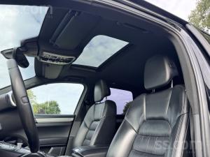 Black Porsche Cayenne 2012 in Riga, with an engine capacity of 3.00 L and mileage of 0 thousand km for 13750 €, photo 11 on AUTOMOTO.COM.LV