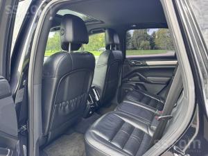 Black Porsche Cayenne 2012 in Riga, with an engine capacity of 3.00 L and mileage of 0 thousand km for 13750 €, photo 12 on AUTOMOTO.COM.LV