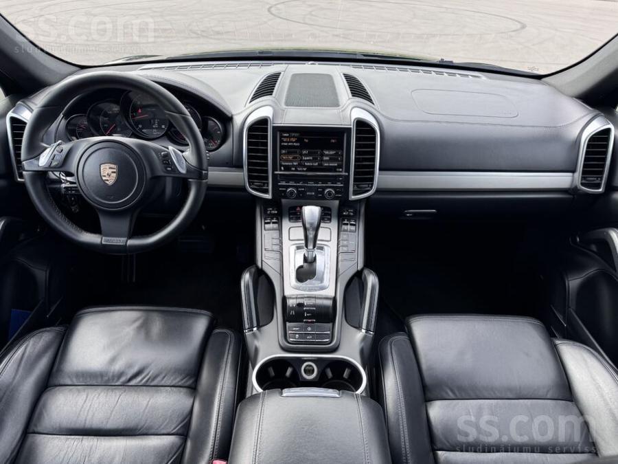 Black Porsche Cayenne 2012 in Riga, with an engine capacity of 3.00 L and mileage of 0 thousand km for 13750 €, photo 13 on AUTOMOTO.COM.LV