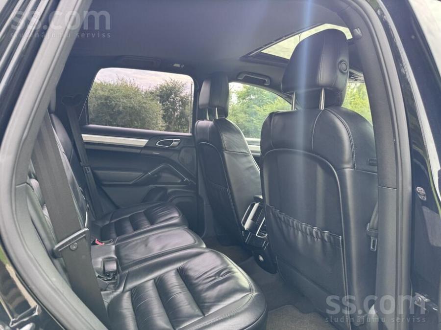 Black Porsche Cayenne 2012 in Riga, with an engine capacity of 3.00 L and mileage of 0 thousand km for 13750 €, photo 14 on AUTOMOTO.COM.LV