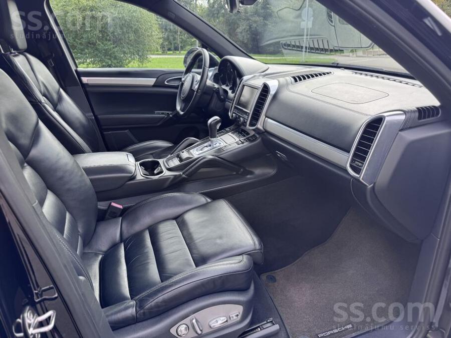 Black Porsche Cayenne 2012 in Riga, with an engine capacity of 3.00 L and mileage of 0 thousand km for 13750 €, photo 15 on AUTOMOTO.COM.LV